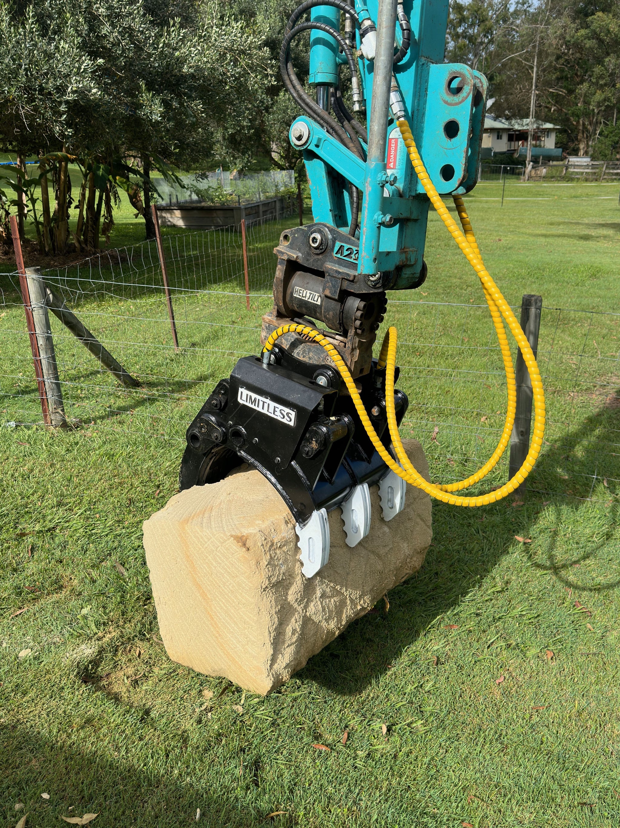 Hydraulic Grabs – Limitless Attachments Australia